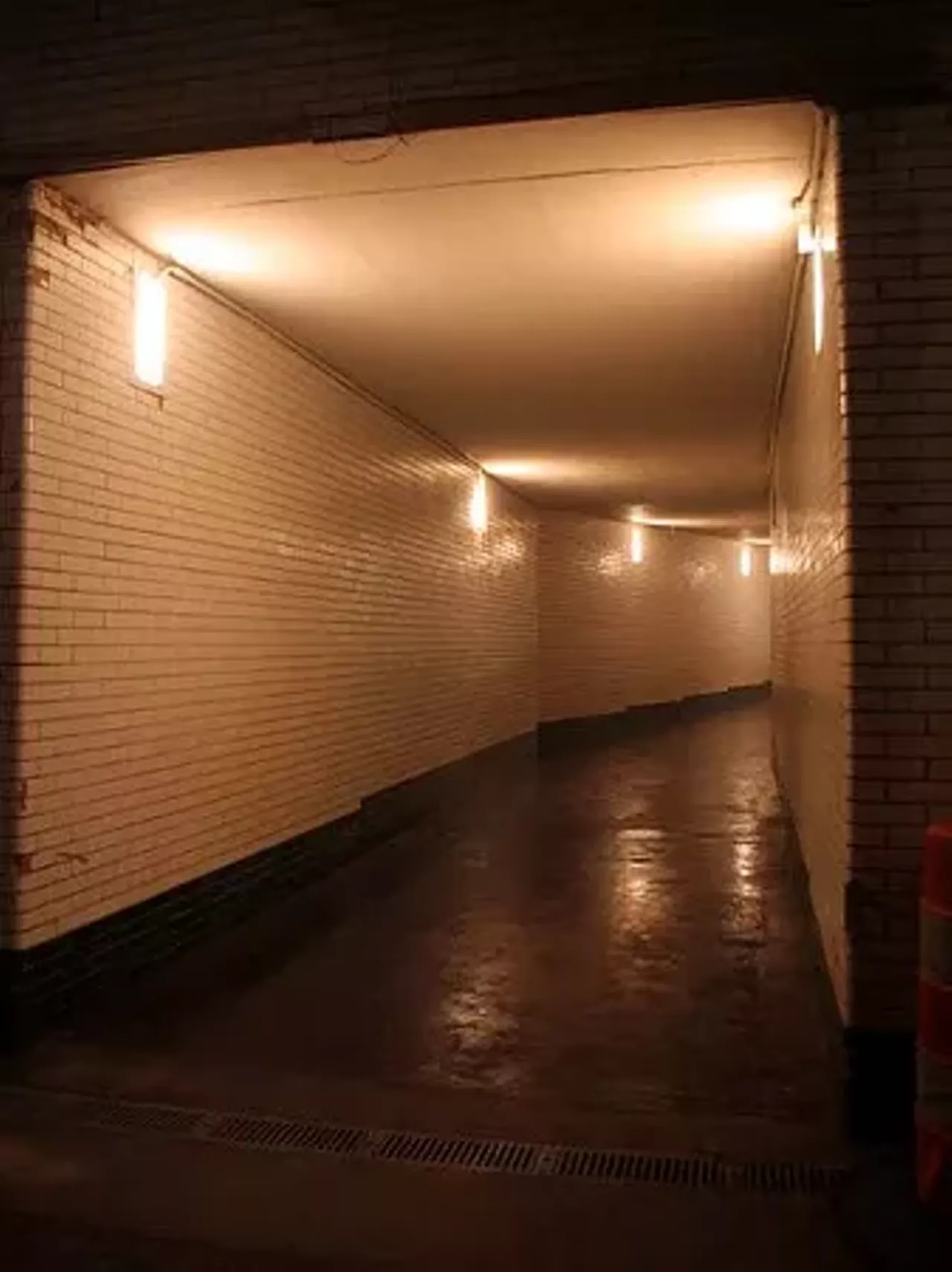 13 Photos of Cleveland's Deserted Detroit-Superior Underground Subway ...