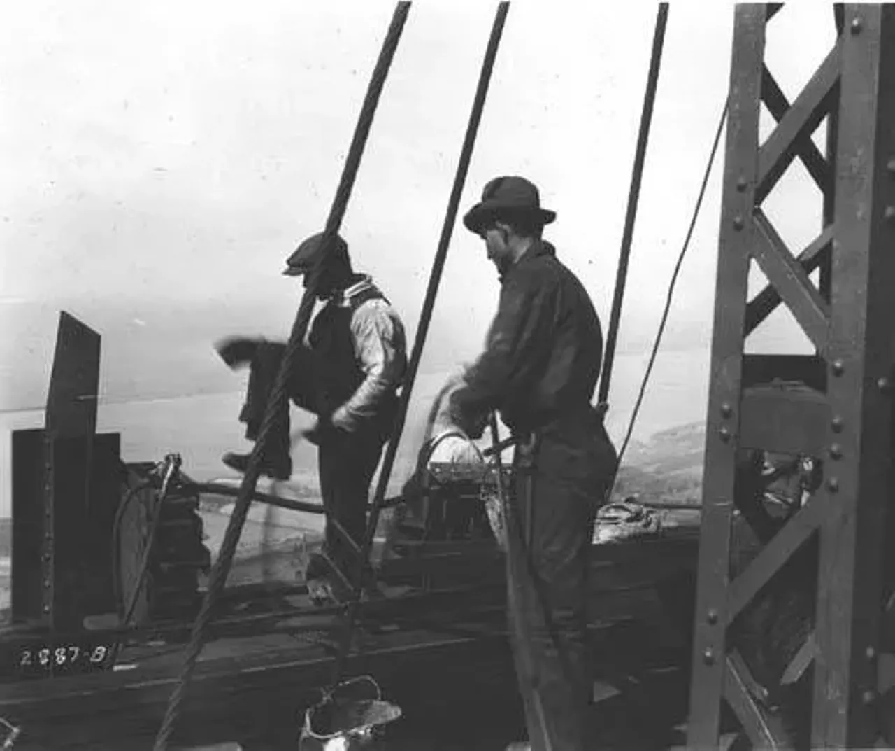 20 Stunning Photos from the Construction of the Terminal Tower ...