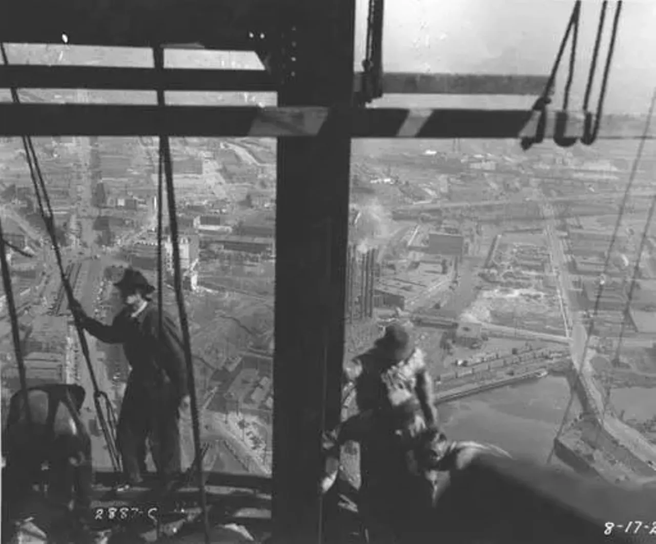 20 Stunning Photos from the Construction of the Terminal Tower ...