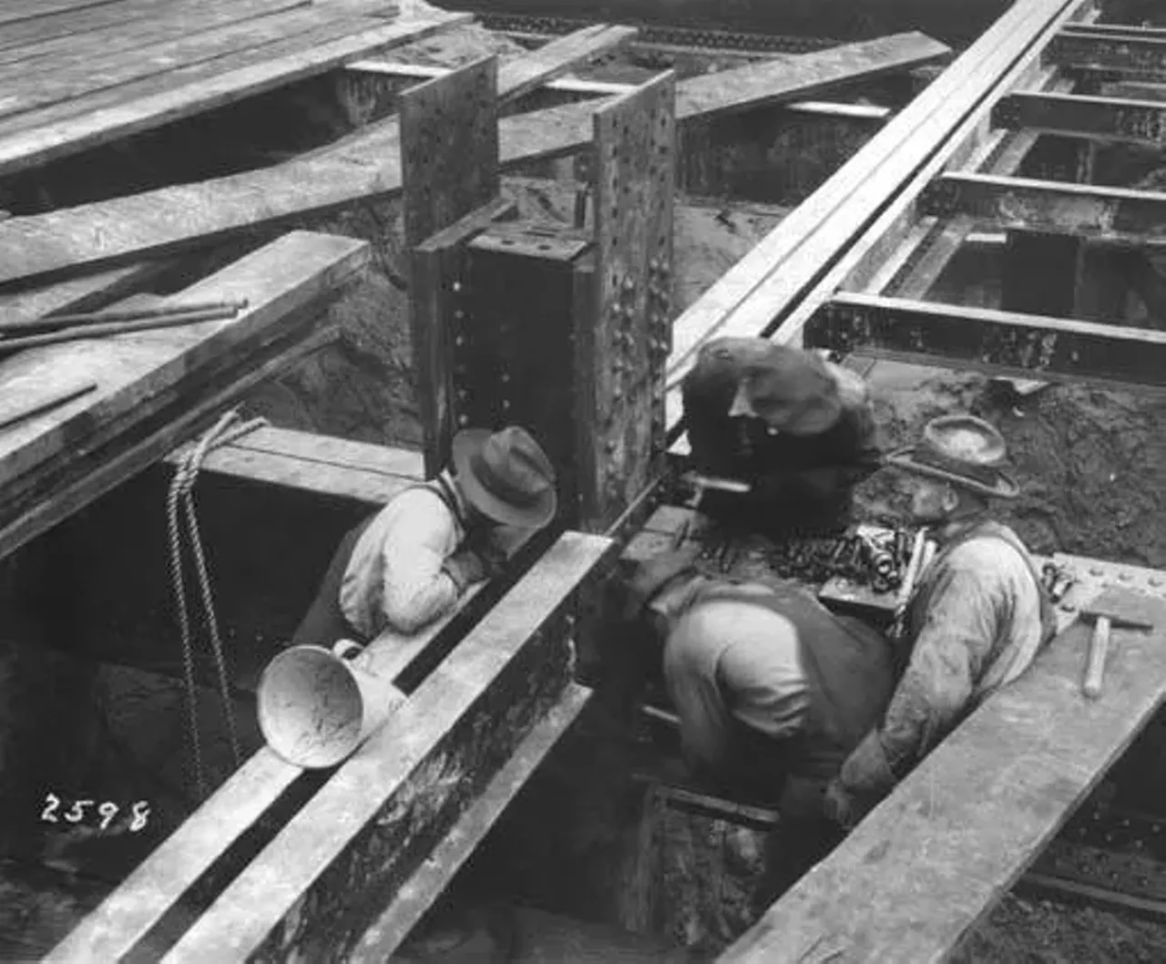 20 Stunning Photos from the Construction of the Terminal Tower ...