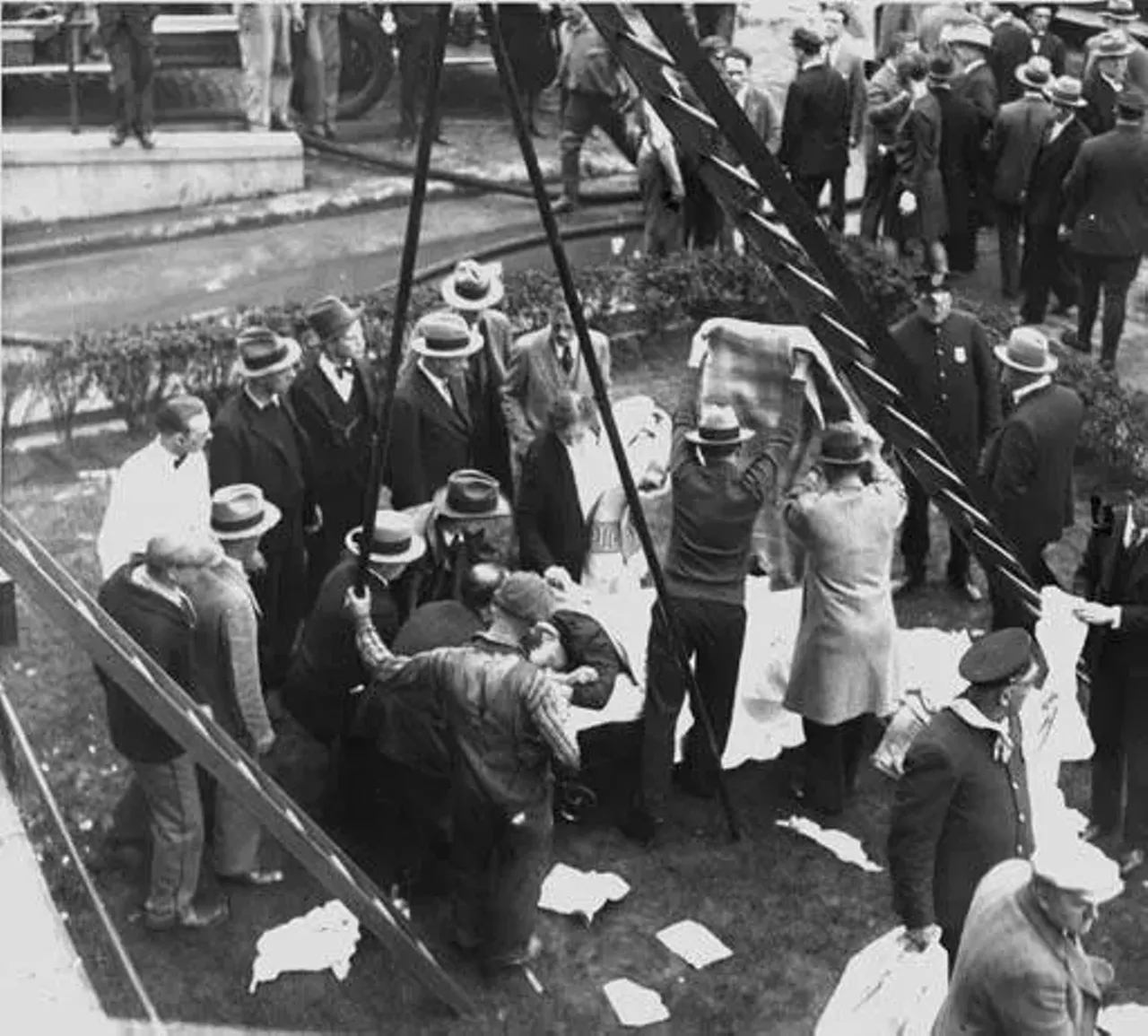 23 Vintage Photos of the Deadly Cleveland Clinic Fire of 1929 ...