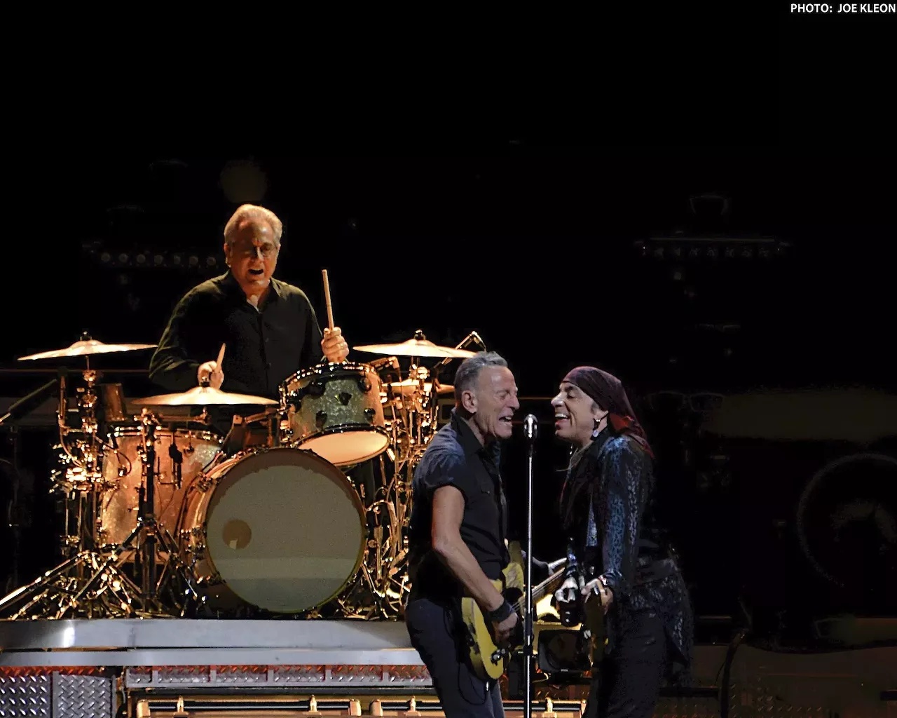 Concert Gallery: Bruce Springsteen and the E Street Band Dazzle in ...