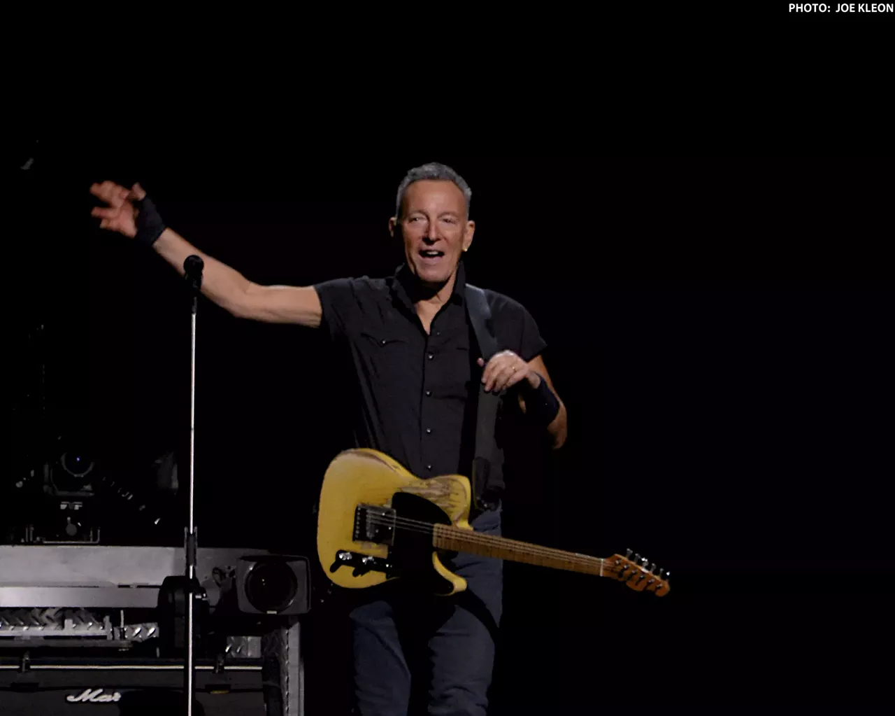 Concert Gallery: Bruce Springsteen and the E Street Band Dazzle in ...