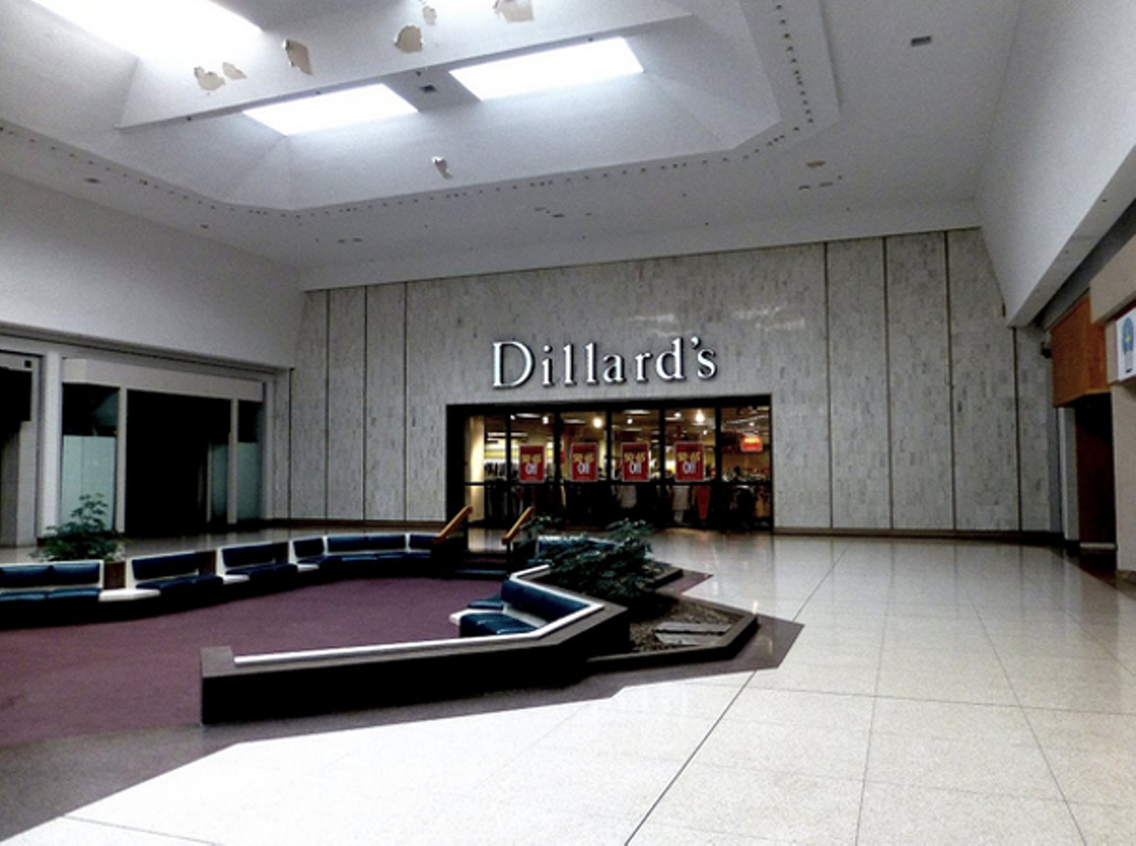 Eerie Photos of the Old and (Mostly) Abandoned Euclid Square Mall ...