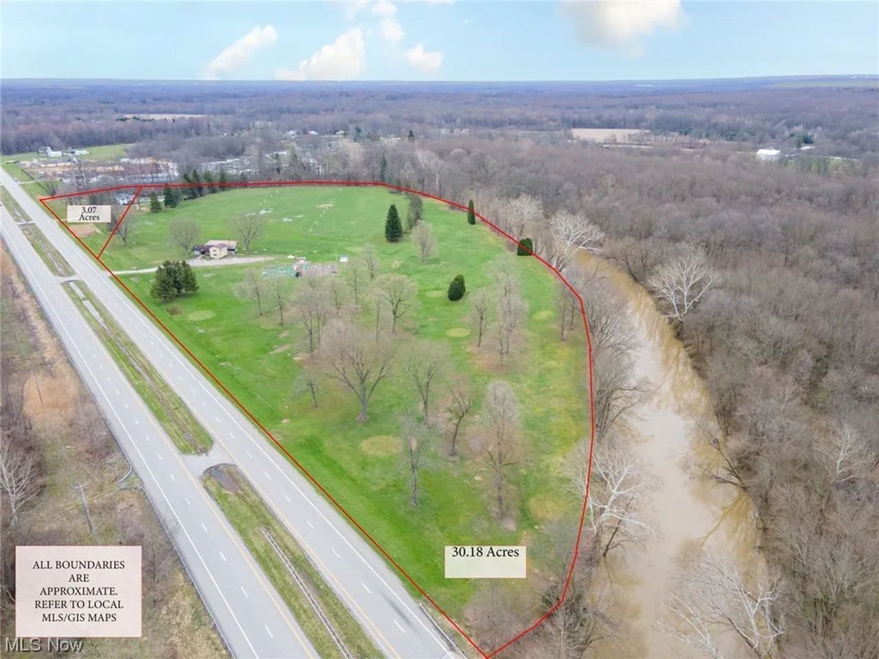 $750,000 Ohio House Comes With a Nine-Hole Par 3 Course and Driving ...