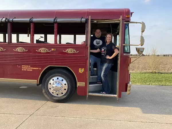 'Funny Bus,' a Sight-Seeing Tour Led By Comedians, Launching in ...