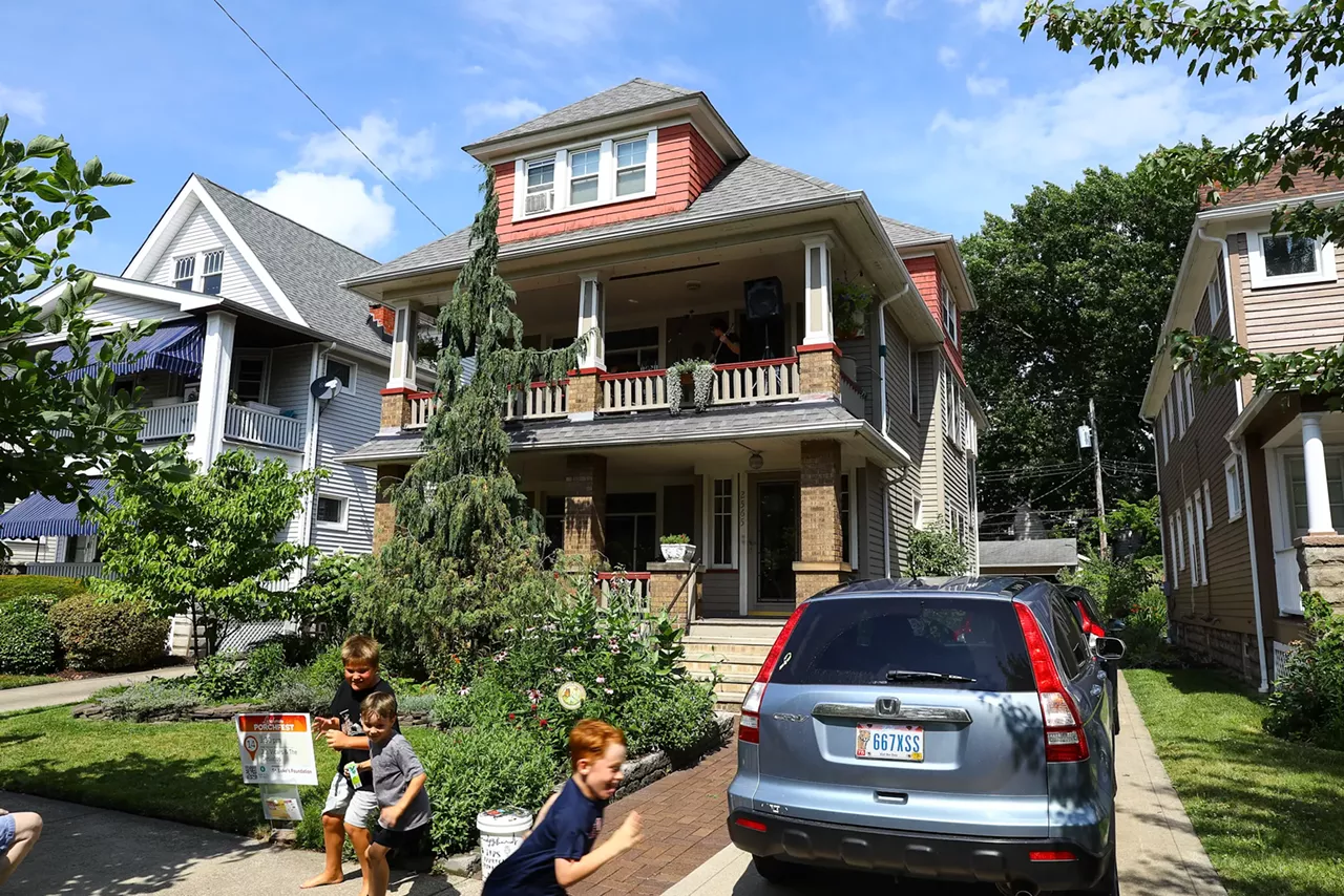 Photos: Despite Rain Concerns, Larchmere Porchfest Rocked On Without ...