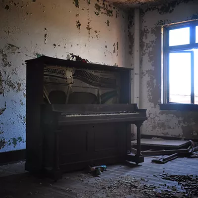 21 Stunning Photographs of Cleveland's Urban Decay by Photographer Seph ...
