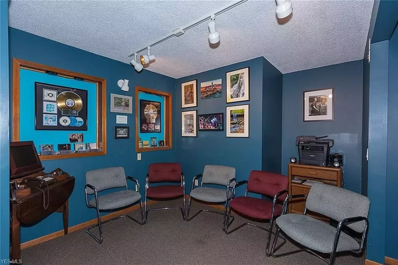This Northeast Ohio Home Comes With Its Own Professional Recording ...