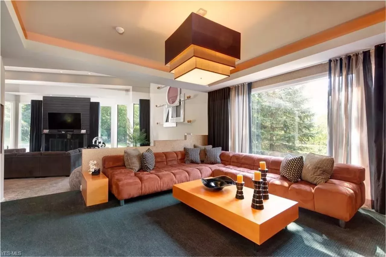 This Pepper Pike Home Is A Mashup Of 1980s Mall Vibes And Mid-Century ...