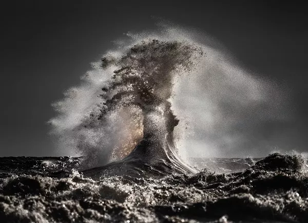 A Photographer's Collection of Powerful Lake Erie Wave Photos Shows the ...