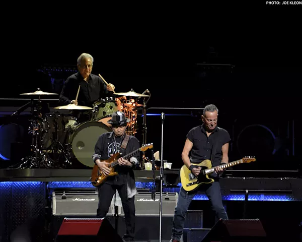 Concert Gallery: Bruce Springsteen and the E Street Band Dazzle in ...