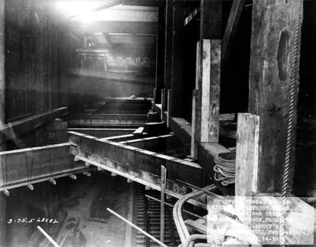 31 Vintage Photos of the Higbee's Department Store Building ...