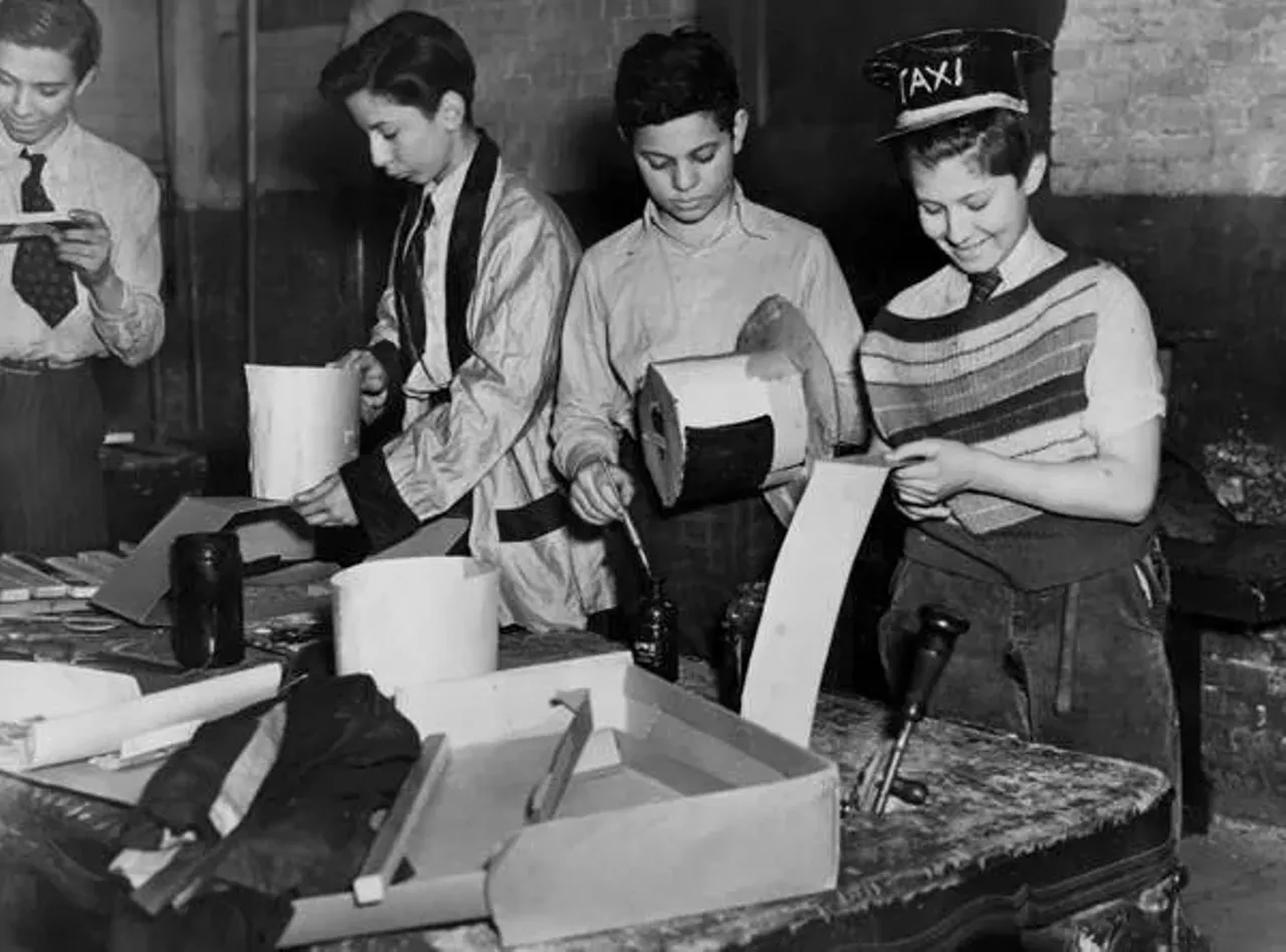 Vintage Photos Capture the Energy of Little Italy From the 1900s ...